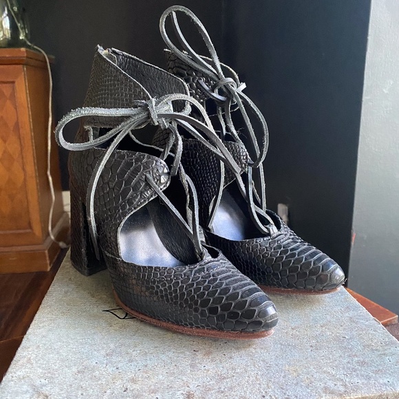 Freebird by Steven | Shoes | Freebird Joyce Black Snake Sz 8 | Poshmark